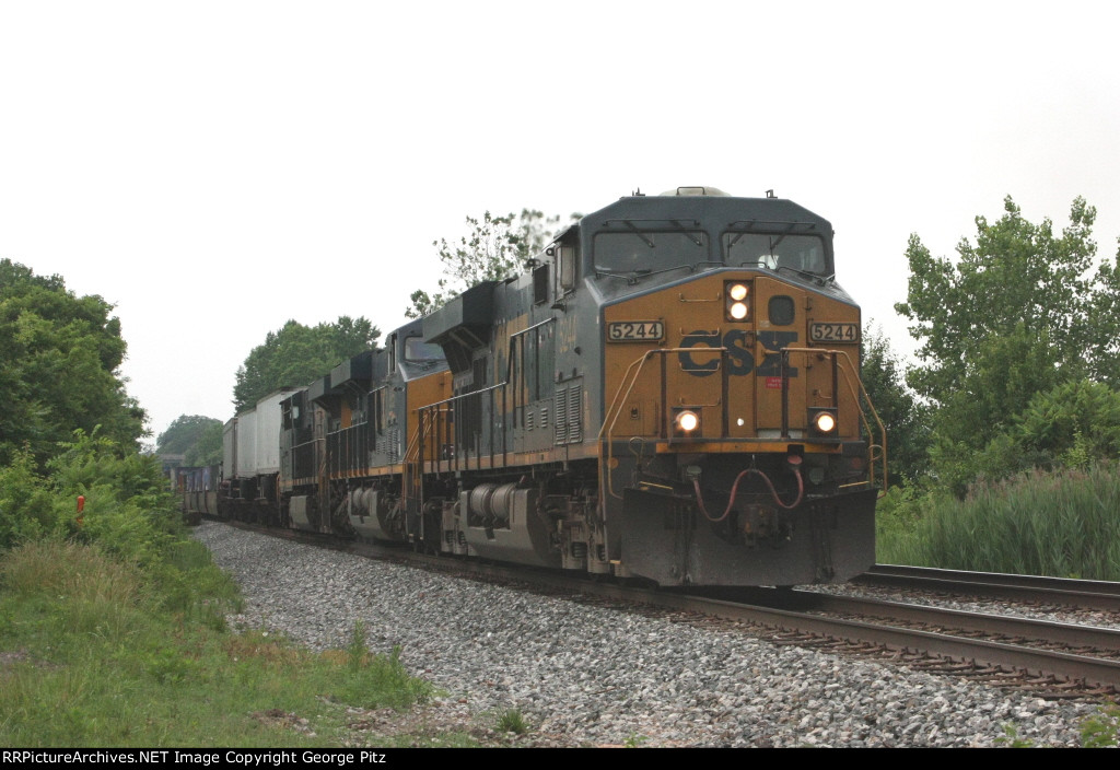 CSX 5244 and train Q032